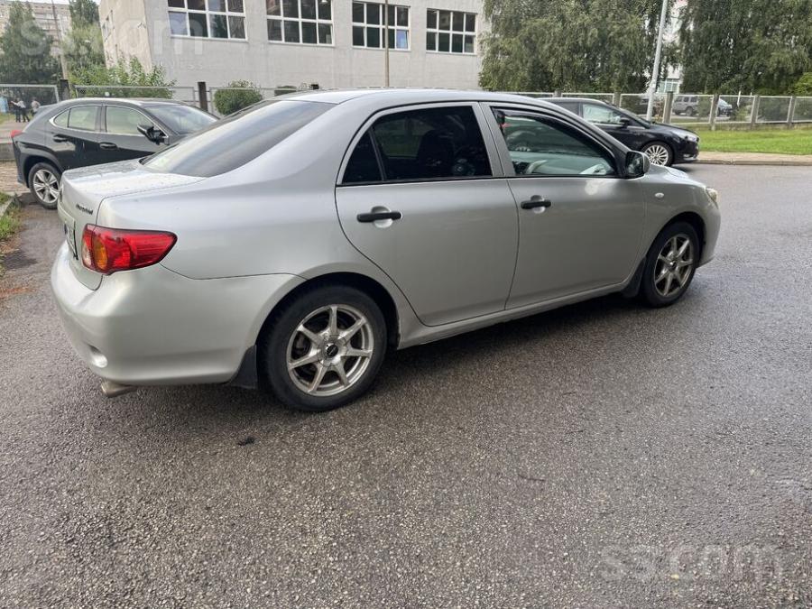 Grey Toyota Corolla 2008 in Riga, with an engine capacity of 1.60 L and mileage of 335 thousand km for 2400 €, photo 3 on AUTOMOTO.COM.LV
