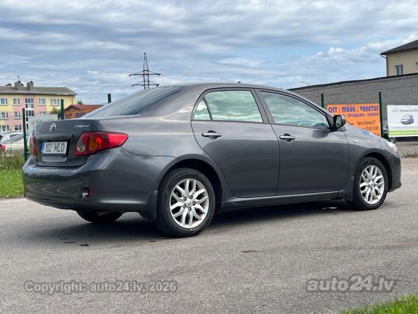 Grey Toyota Corolla 2008 in Narva, with an engine capacity of 2.00 L and mileage of 208 thousand km for 2999 €, photo 3 on AUTOMOTO.COM.LV