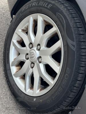 Pelēks Toyota Corolla 2008 Narva, ar dzinēja tilpumu 2.00 L un nobraukumu 208 tūkst. km par 2999 €, foto 10 vietnē AUTOMOTO.COM.LV