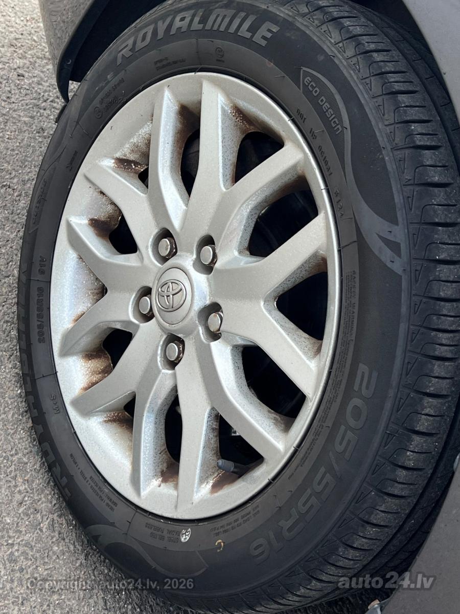 Pelēks Toyota Corolla 2008 Narva, ar dzinēja tilpumu 2.00 L un nobraukumu 208 tūkst. km par 2999 €, foto 10 vietnē AUTOMOTO.COM.LV
