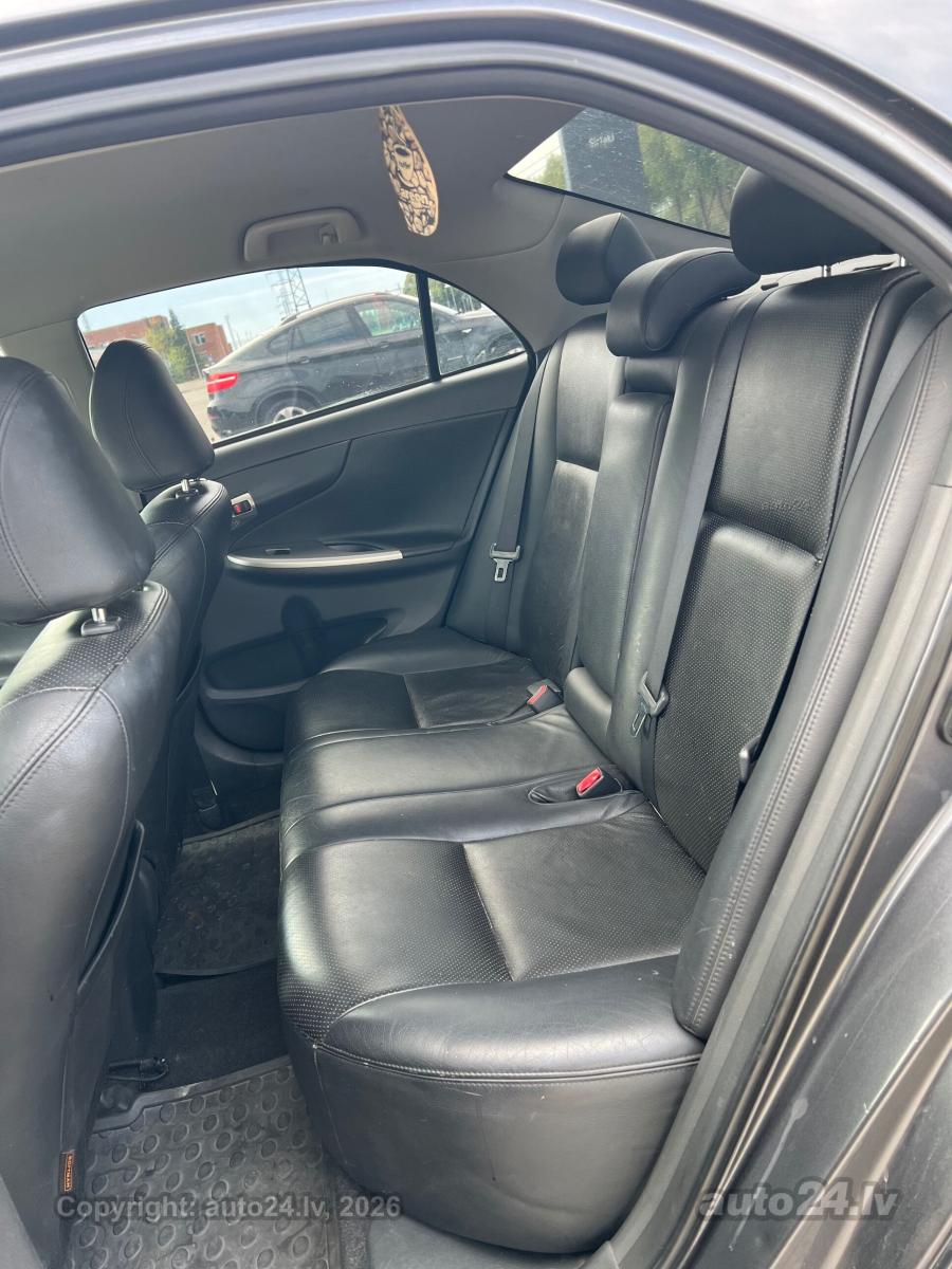 Pelēks Toyota Corolla 2008 Narva, ar dzinēja tilpumu 2.00 L un nobraukumu 208 tūkst. km par 2999 €, foto 12 vietnē AUTOMOTO.COM.LV