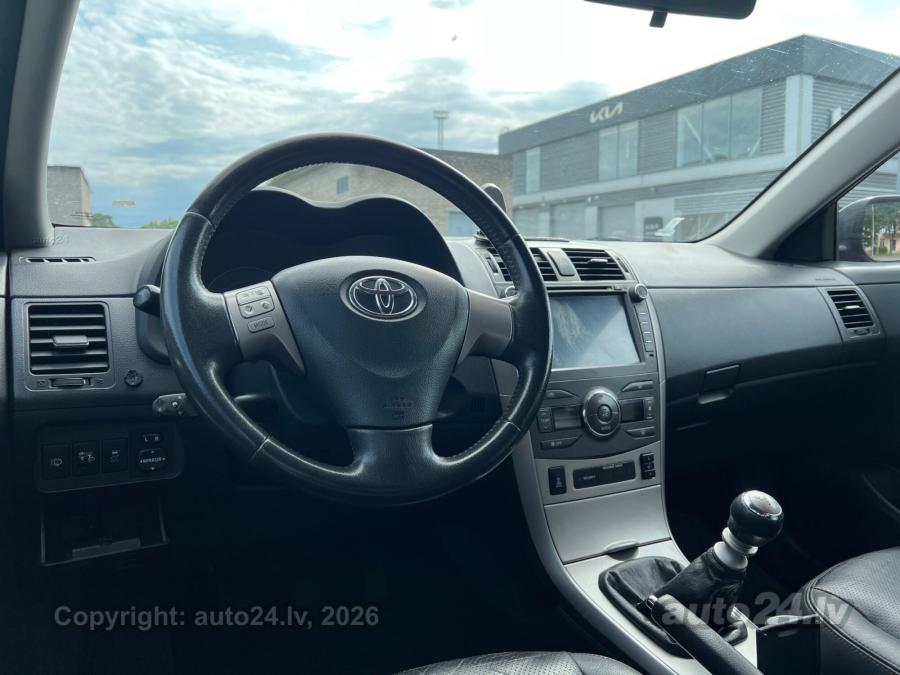 Pelēks Toyota Corolla 2008 Narva, ar dzinēja tilpumu 2.00 L un nobraukumu 208 tūkst. km par 2999 €, foto 13 vietnē AUTOMOTO.COM.LV