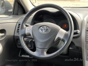 Pelēks Toyota Corolla 2008 Narva, ar dzinēja tilpumu 2.00 L un nobraukumu 208 tūkst. km par 2999 €, foto 16 vietnē AUTOMOTO.COM.LV
