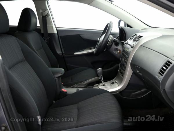 Grey Toyota Corolla 2009 in Tallinn, with an engine capacity of 1.60 L and mileage of 168 thousand km for 3699 €, photo 6 on AUTOMOTO.COM.LV