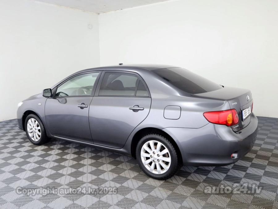 Pelēks Toyota Corolla 2009 Tallina, ar dzinēja tilpumu 1.60 L un nobraukumu 168 tūkst. km par 3699 €, foto 4 vietnē AUTOMOTO.COM.LV