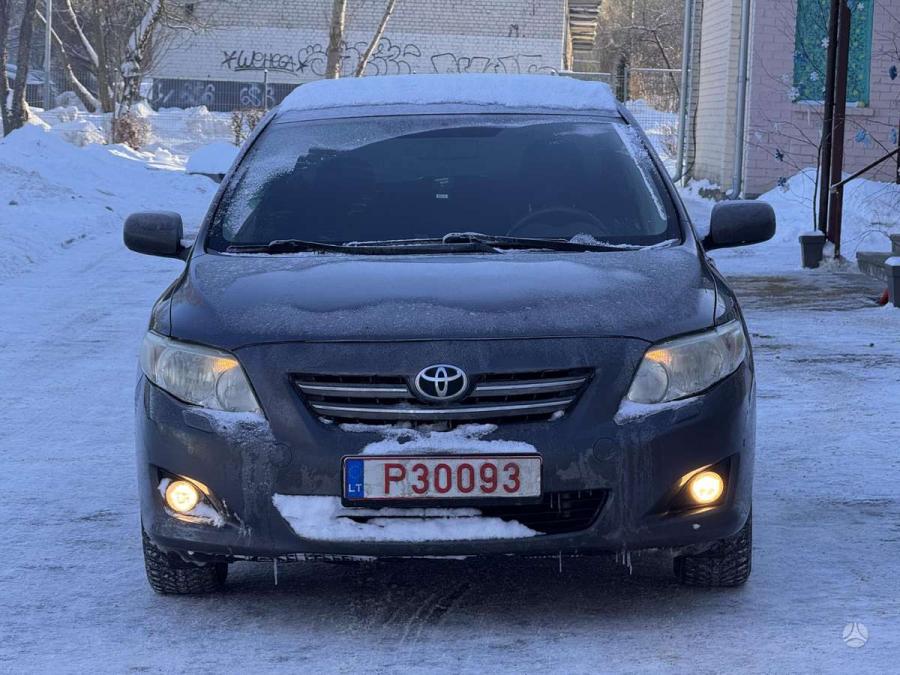 Grey Toyota Corolla 2009 in Vilnius, with an engine capacity of 1.60 L and mileage of 165 thousand km for 2950 €, photo 3 on AUTOMOTO.COM.LV