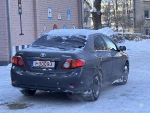 Grey Toyota Corolla 2009 in Vilnius, with an engine capacity of 1.60 L and mileage of 165 thousand km for 2950 €, photo 5 on AUTOMOTO.COM.LV