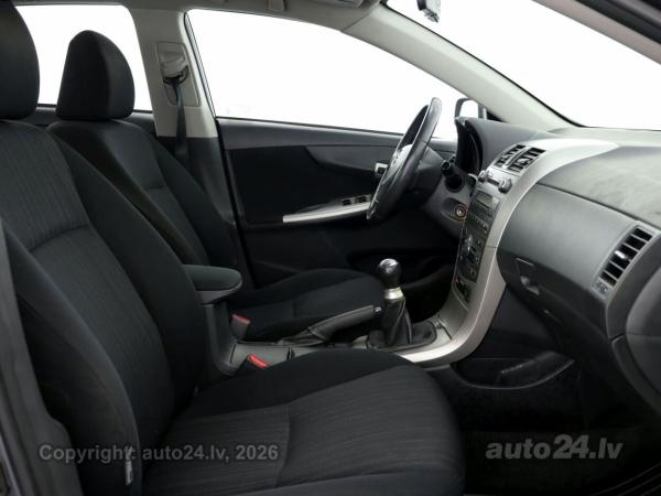 Grey Toyota Corolla 2009 in Tallinn, with an engine capacity of 1.60 L and mileage of 128 thousand km for 3199 €, photo 6 on AUTOMOTO.COM.LV