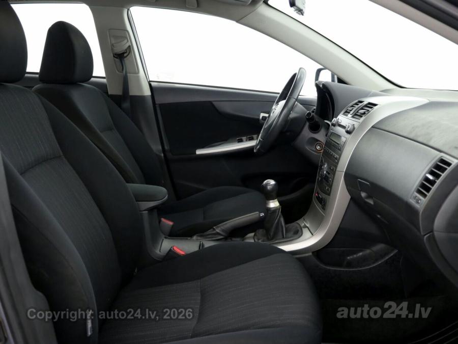 Pelēks Toyota Corolla 2009 Tallina, ar dzinēja tilpumu 1.60 L un nobraukumu 128 tūkst. km par 3199 €, foto 6 vietnē AUTOMOTO.COM.LV