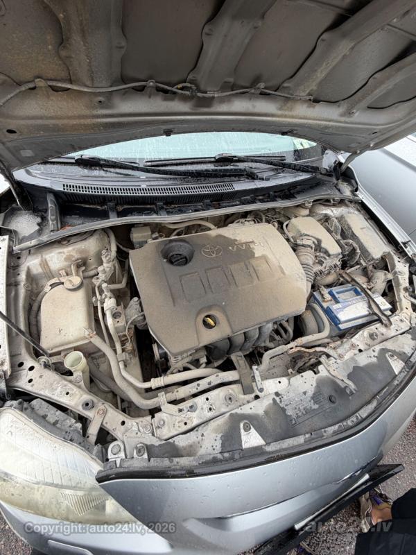 Pelēks Toyota Corolla 2009 Tallina, ar dzinēja tilpumu 1.60 L un nobraukumu 0 tūkst. km par 1400 €, foto 4 vietnē AUTOMOTO.COM.LV