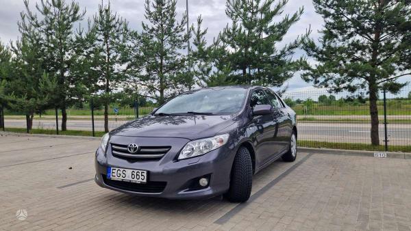 Pelēks Toyota Corolla 2009 Viļņa, ar dzinēja tilpumu 1.60 L un nobraukumu 120 tūkst. km par 3899 €, foto 1 vietnē AUTOMOTO.COM.LV
