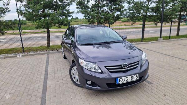 Pelēks Toyota Corolla 2009 Viļņa, ar dzinēja tilpumu 1.60 L un nobraukumu 120 tūkst. km par 3899 €, foto 2 vietnē AUTOMOTO.COM.LV