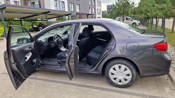 Pelēks Toyota Corolla 2009 Viļņa, ar dzinēja tilpumu 1.60 L un nobraukumu 120 tūkst. km par 3899 €, foto 7 vietnē AUTOMOTO.COM.LV