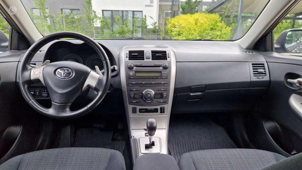 Pelēks Toyota Corolla 2009 Viļņa, ar dzinēja tilpumu 1.60 L un nobraukumu 120 tūkst. km par 3899 €, foto 8 vietnē AUTOMOTO.COM.LV