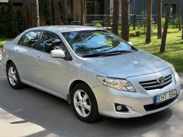 Grey Toyota Corolla 2009 in Vilnius, with an engine capacity of 1.60 L and mileage of 142 thousand km for 3999 €, photo 1 on AUTOMOTO.COM.LV
