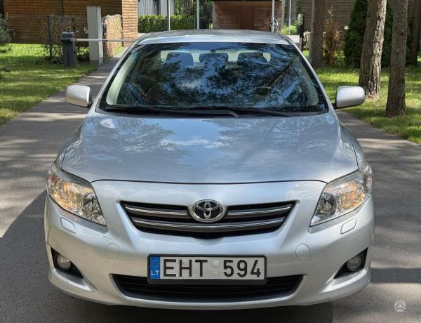 Grey Toyota Corolla 2009 in Vilnius, with an engine capacity of 1.60 L and mileage of 142 thousand km for 3999 €, photo 3 on AUTOMOTO.COM.LV