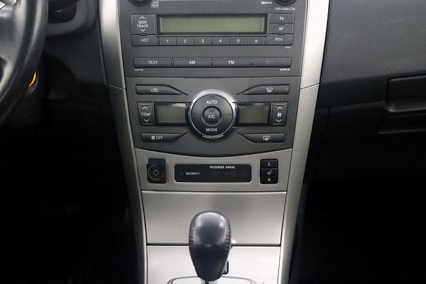 Grey Toyota Corolla 2009 in Tallinn, with an engine capacity of 1.60 L and mileage of 210 thousand km for 2299 €, photo 8 on AUTOMOTO.COM.LV