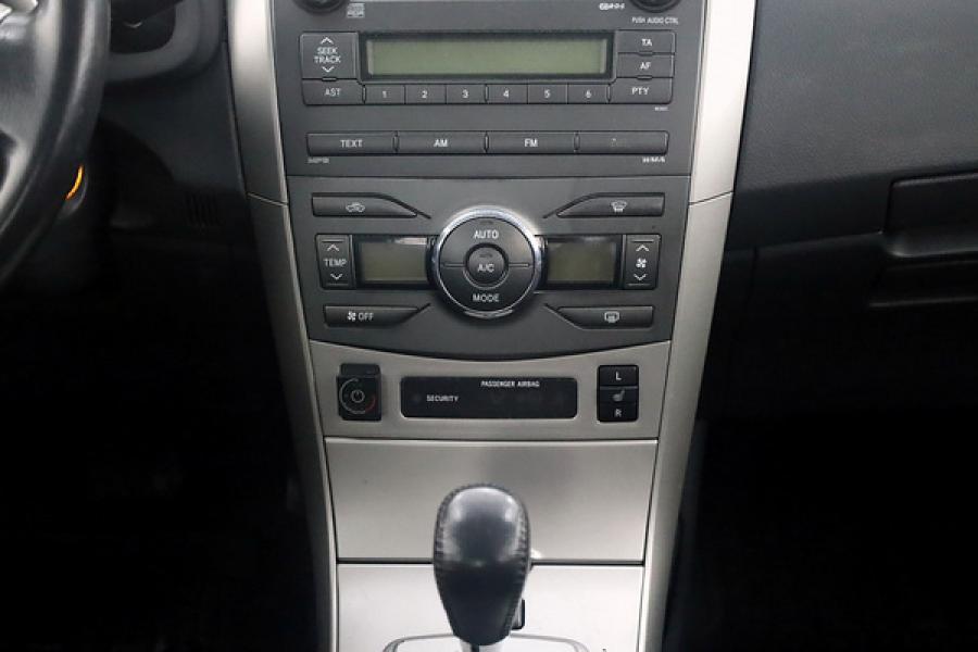 Pelēks Toyota Corolla 2009 Tallina, ar dzinēja tilpumu 1.60 L un nobraukumu 210 tūkst. km par 2299 €, foto 9 vietnē AUTOMOTO.COM.LV