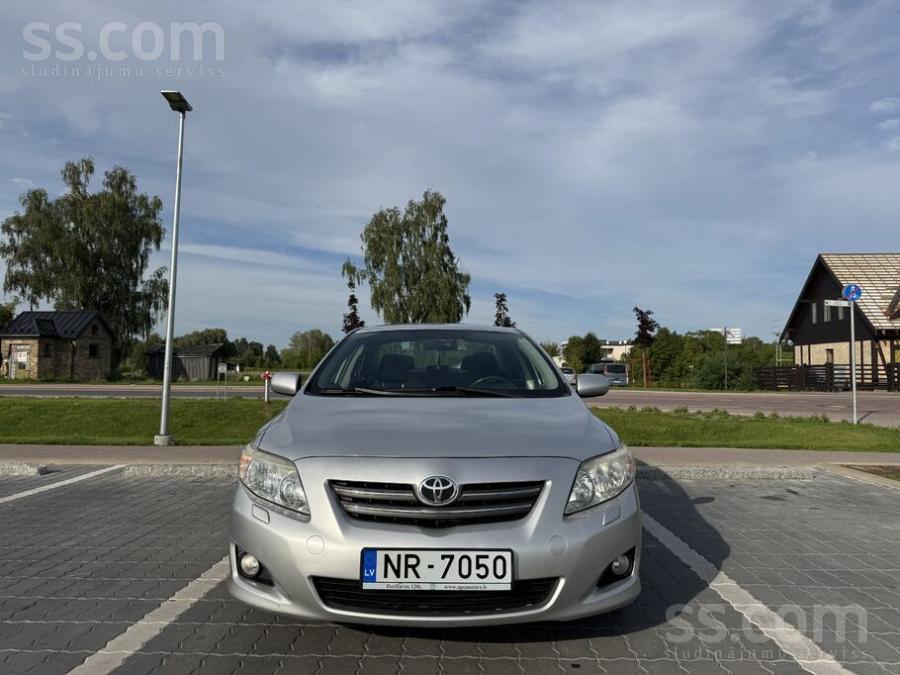 Pelēks Toyota Corolla 2009 Jelgava, ar dzinēja tilpumu 1.60 L un nobraukumu 142 tūkst. km par 3499 €, foto 1 vietnē AUTOMOTO.COM.LV