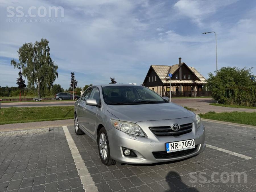 Pelēks Toyota Corolla 2009 Jelgava, ar dzinēja tilpumu 1.60 L un nobraukumu 142 tūkst. km par 3499 €, foto 3 vietnē AUTOMOTO.COM.LV