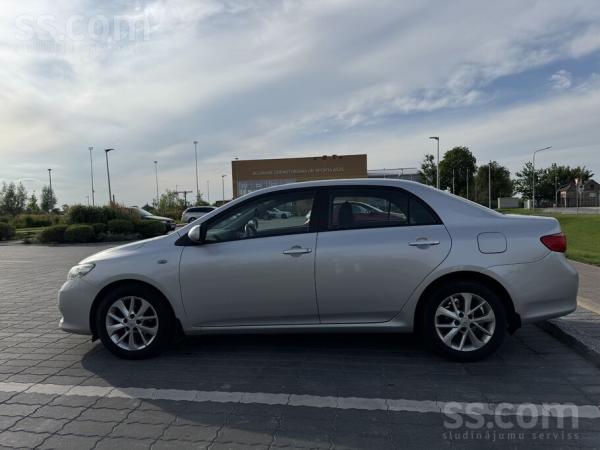 Pelēks Toyota Corolla 2009 Jelgava, ar dzinēja tilpumu 1.60 L un nobraukumu 142 tūkst. km par 3499 €, foto 7 vietnē AUTOMOTO.COM.LV