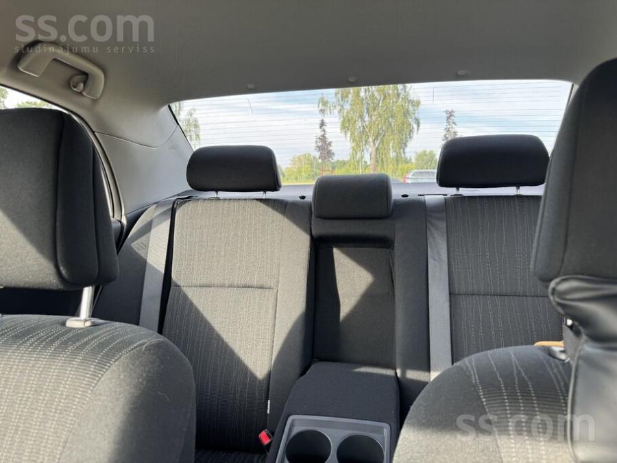 Pelēks Toyota Corolla 2009 Jelgava, ar dzinēja tilpumu 1.60 L un nobraukumu 142 tūkst. km par 3499 €, foto 13 vietnē AUTOMOTO.COM.LV