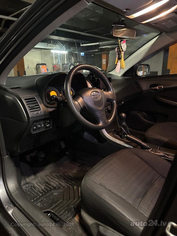 Grey Toyota Corolla 2009 in Tallinn, with an engine capacity of 1.60 L and mileage of 235 thousand km for 4100 €, photo 8 on AUTOMOTO.COM.LV