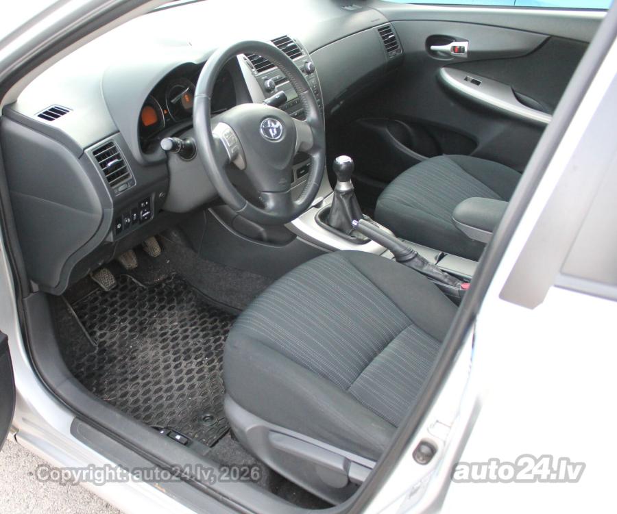 Pelēks Toyota Corolla 2009 Rapla, ar dzinēja tilpumu 1.60 L un nobraukumu 227 tūkst. km par 3299 €, foto 11 vietnē AUTOMOTO.COM.LV