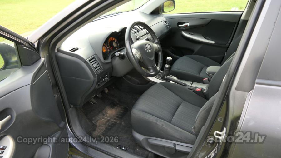 Pelēks Toyota Corolla 2009 Tartu, ar dzinēja tilpumu 1.60 L un nobraukumu 161 tūkst. km par 3000 €, foto 11 vietnē AUTOMOTO.COM.LV