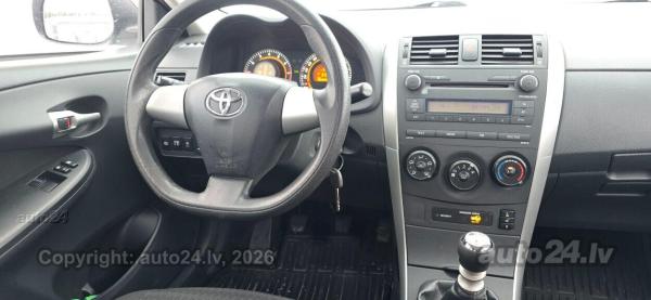 Grey Toyota Corolla 2010 in Tallinn, with an engine capacity of 1.60 L and mileage of 184 thousand km for 4700 €, photo 8 on AUTOMOTO.COM.LV