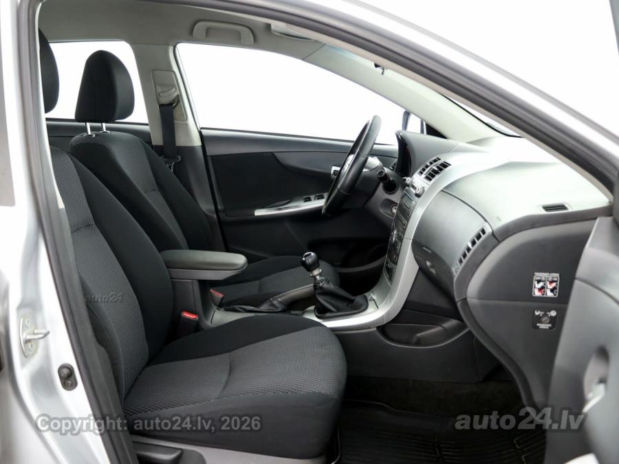 Pelēks Toyota Corolla 2010 Tallina, ar dzinēja tilpumu 1.60 L un nobraukumu 229 tūkst. km par 2799 €, foto 7 vietnē AUTOMOTO.COM.LV