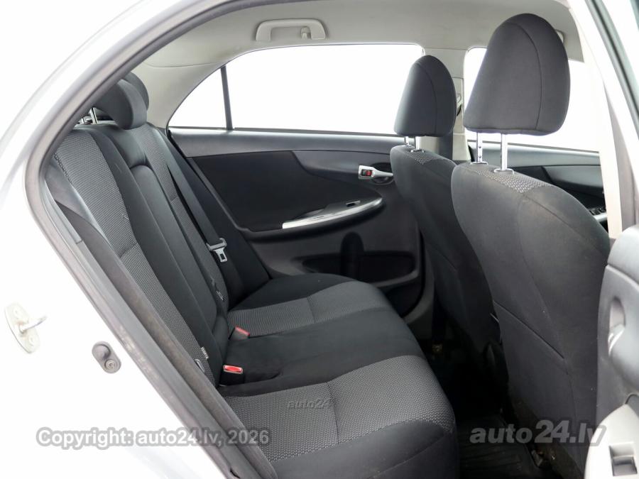Pelēks Toyota Corolla 2010 Tallina, ar dzinēja tilpumu 1.60 L un nobraukumu 229 tūkst. km par 2799 €, foto 8 vietnē AUTOMOTO.COM.LV