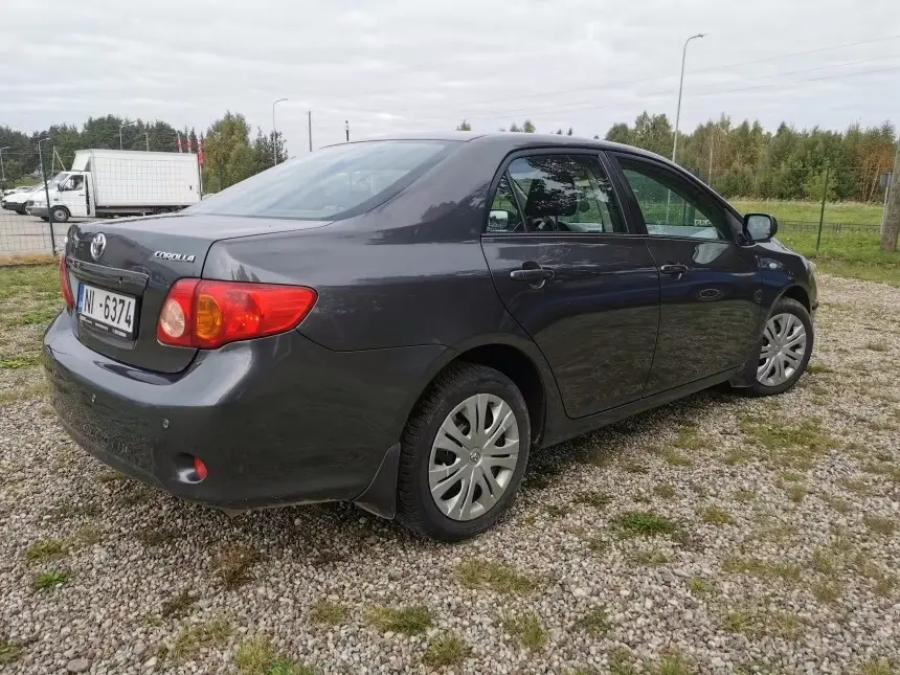Pelēks Toyota Corolla 2010 Kuldīga, ar dzinēja tilpumu 1.60 L un nobraukumu 191 tūkst. km par 3800 €, foto 3 vietnē AUTOMOTO.COM.LV
