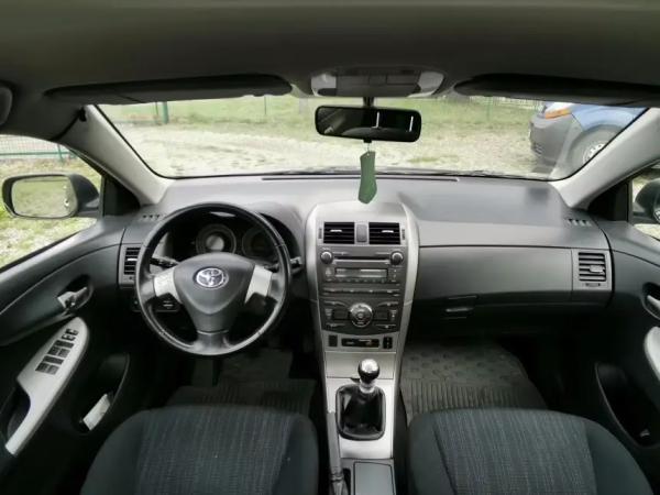 Pelēks Toyota Corolla 2010 Kuldīga, ar dzinēja tilpumu 1.60 L un nobraukumu 191 tūkst. km par 3800 €, foto 5 vietnē AUTOMOTO.COM.LV