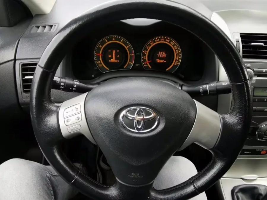 Pelēks Toyota Corolla 2010 Kuldīga, ar dzinēja tilpumu 1.60 L un nobraukumu 191 tūkst. km par 3800 €, foto 9 vietnē AUTOMOTO.COM.LV