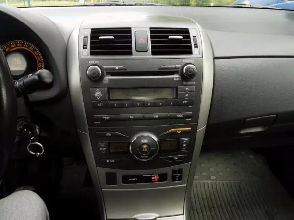Pelēks Toyota Corolla 2010 Kuldīga, ar dzinēja tilpumu 1.60 L un nobraukumu 191 tūkst. km par 3800 €, foto 9 vietnē AUTOMOTO.COM.LV