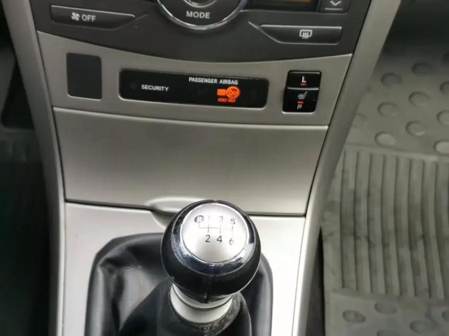 Pelēks Toyota Corolla 2010 Kuldīga, ar dzinēja tilpumu 1.60 L un nobraukumu 191 tūkst. km par 3800 €, foto 12 vietnē AUTOMOTO.COM.LV
