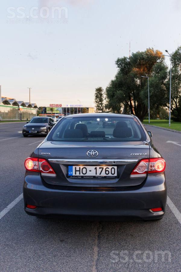 Pelēks Toyota Corolla 2010 Rīga, ar dzinēja tilpumu 1.60 L un nobraukumu 139 tūkst. km par 3300 €, foto 4 vietnē AUTOMOTO.COM.LV