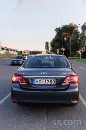 Pelēks Toyota Corolla 2010 Rīga, ar dzinēja tilpumu 1.60 L un nobraukumu 139 tūkst. km par 3300 €, foto 5 vietnē AUTOMOTO.COM.LV