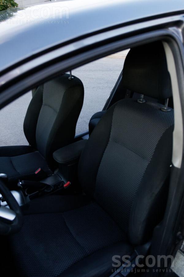 Pelēks Toyota Corolla 2010 Rīga, ar dzinēja tilpumu 1.60 L un nobraukumu 139 tūkst. km par 3300 €, foto 7 vietnē AUTOMOTO.COM.LV