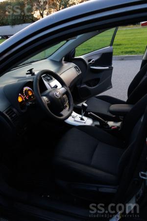 Pelēks Toyota Corolla 2010 Rīga, ar dzinēja tilpumu 1.60 L un nobraukumu 139 tūkst. km par 3300 €, foto 9 vietnē AUTOMOTO.COM.LV