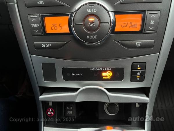 Grey Toyota Corolla 2011 in Kuressaare, with an engine capacity of 1.60 L and mileage of 220 thousand km for 4290 €, photo 11 on AUTOMOTO.COM.LV