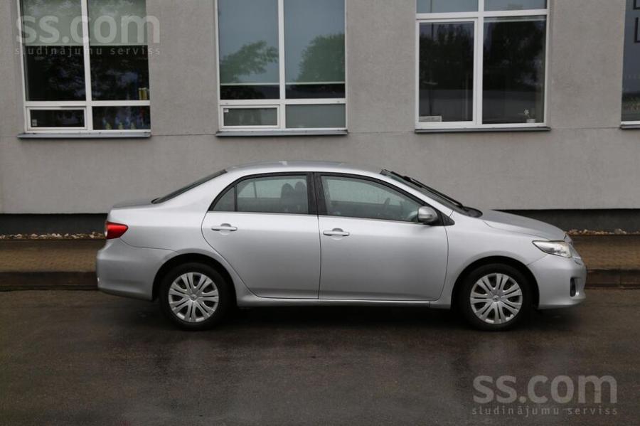 Grey Toyota Corolla 2011 in Riga, with an engine capacity of 1.60 L and mileage of 232 thousand km for 2995 €, photo 3 on AUTOMOTO.COM.LV