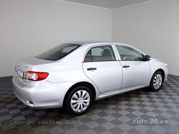 Grey Toyota Corolla 2011 in Tallinn, with an engine capacity of 1.30 L and mileage of 179 thousand km for 2799 €, photo 3 on AUTOMOTO.COM.LV