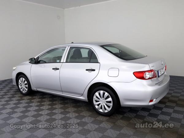 Grey Toyota Corolla 2011 in Tallinn, with an engine capacity of 1.30 L and mileage of 179 thousand km for 2799 €, photo 4 on AUTOMOTO.COM.LV