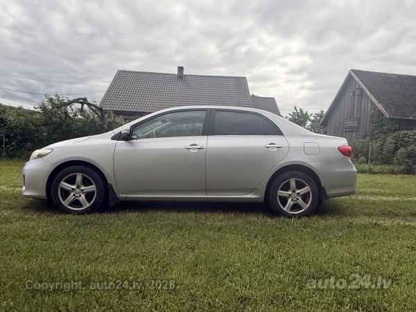 Grey Toyota Corolla 2011 in Tartu, with an engine capacity of 1.60 L and mileage of 240 thousand km for 4500 €, photo 4 on AUTOMOTO.COM.LV
