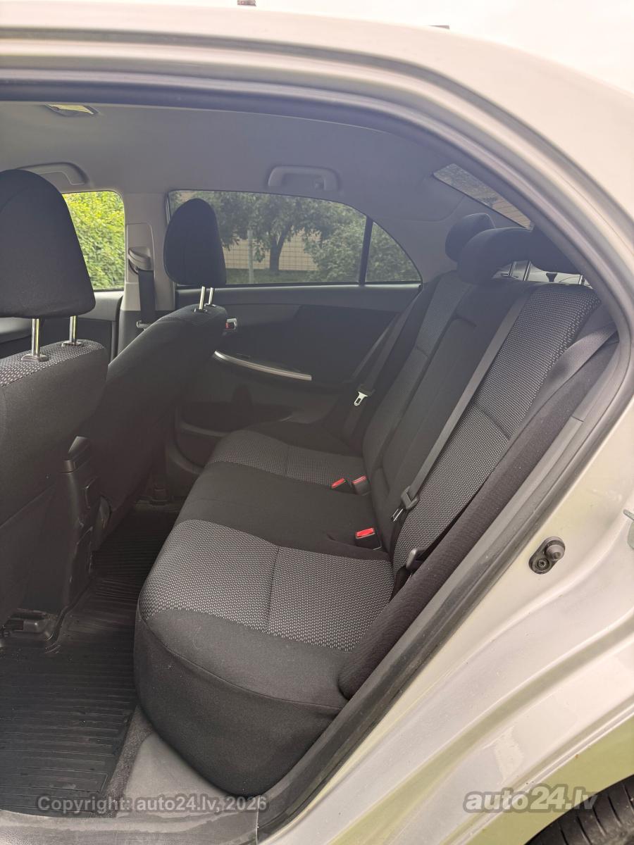 Grey Toyota Corolla 2011 in Tartu, with an engine capacity of 1.60 L and mileage of 240 thousand km for 4500 €, photo 9 on AUTOMOTO.COM.LV