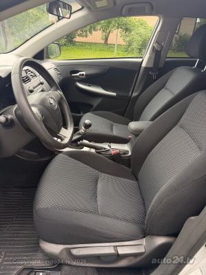 Grey Toyota Corolla 2011 in Tartu, with an engine capacity of 1.60 L and mileage of 240 thousand km for 4500 €, photo 11 on AUTOMOTO.COM.LV