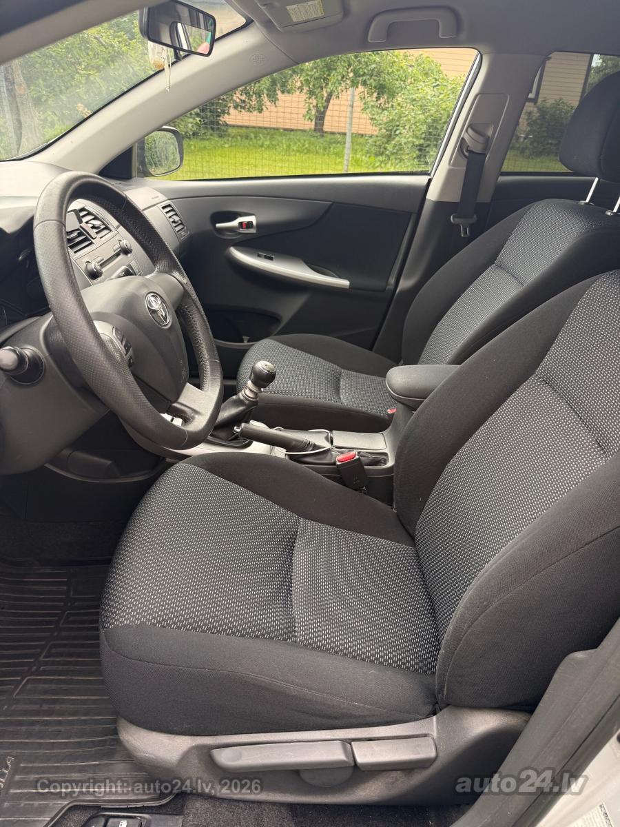 Grey Toyota Corolla 2011 in Tartu, with an engine capacity of 1.60 L and mileage of 240 thousand km for 4500 €, photo 11 on AUTOMOTO.COM.LV