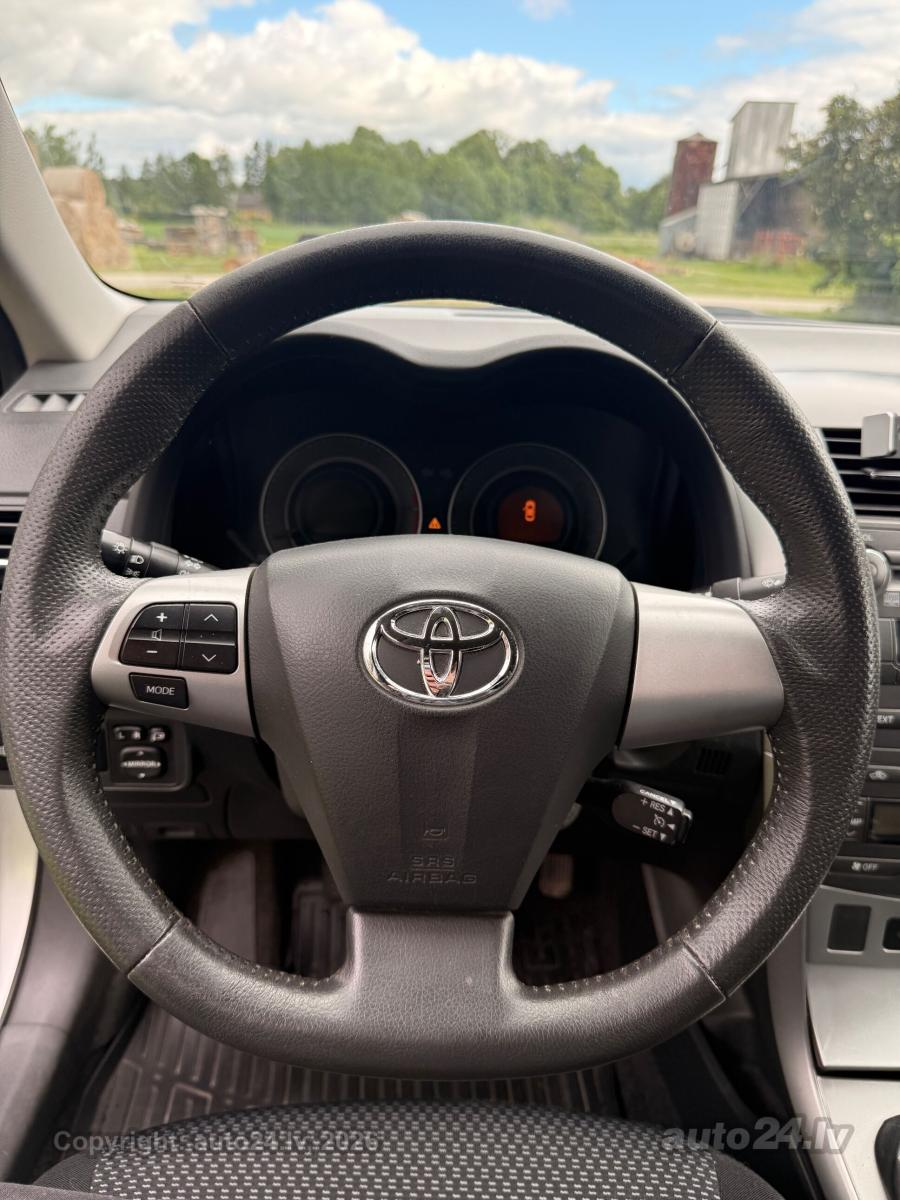 Grey Toyota Corolla 2011 in Tartu, with an engine capacity of 1.60 L and mileage of 240 thousand km for 4500 €, photo 12 on AUTOMOTO.COM.LV